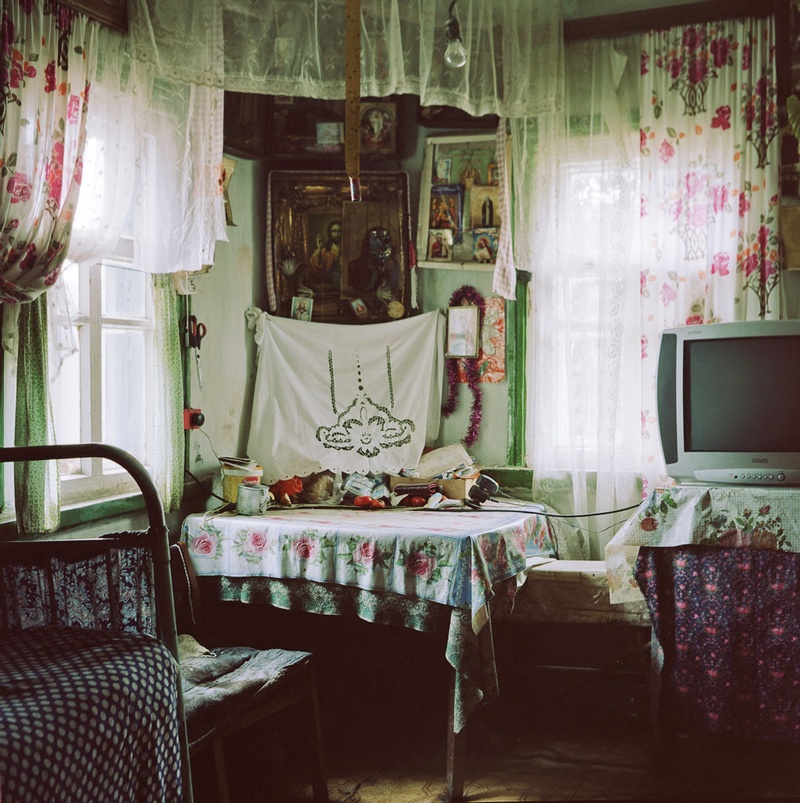 Corner - Russian Life